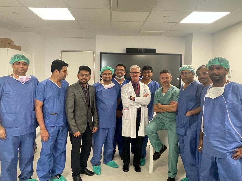 Nueve cardiólogos intervencionistas indios visitan el HUB para conocer ...