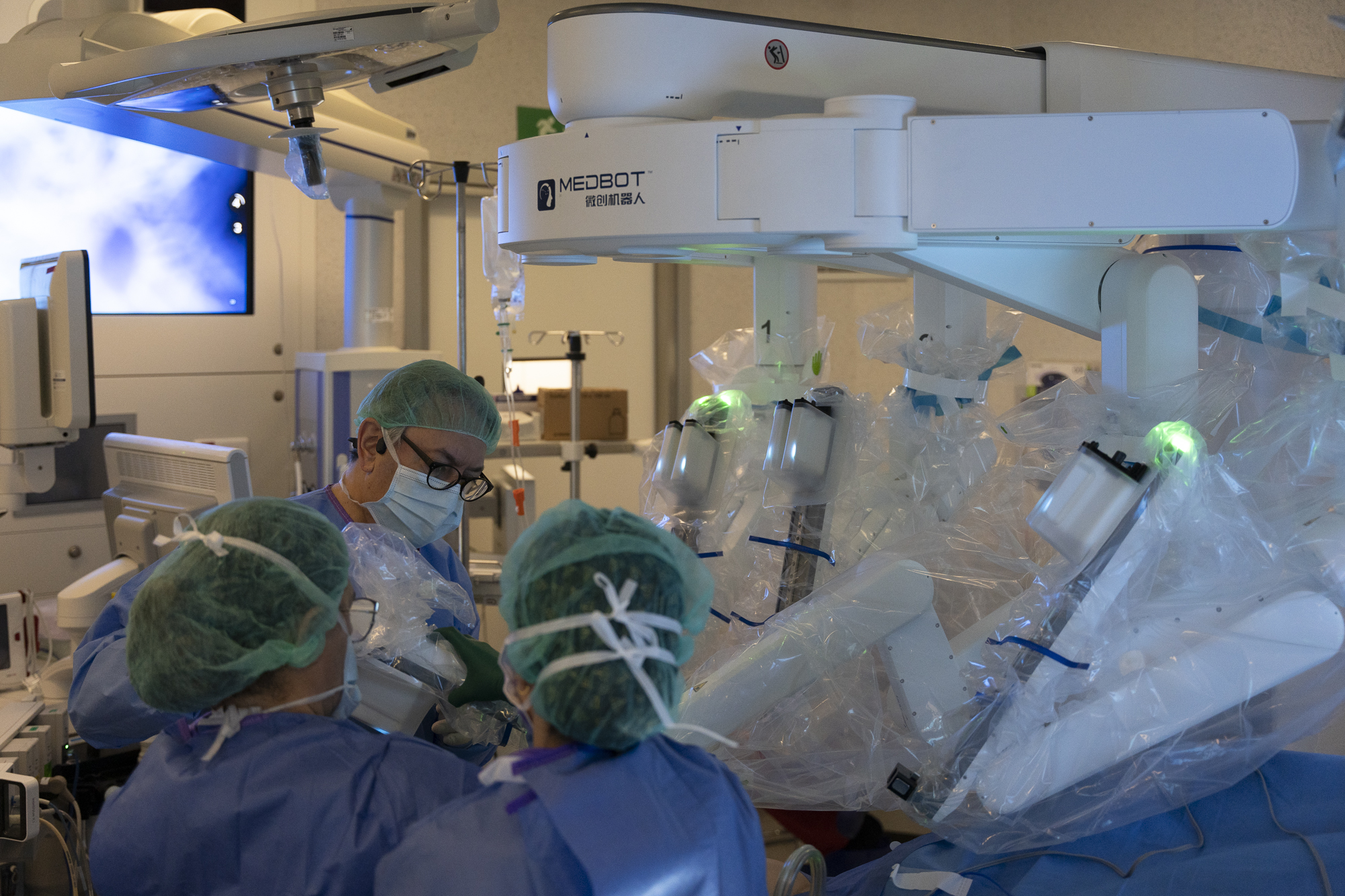 Bellvitge, primer hospital público de España en probar el nuevo robot ...